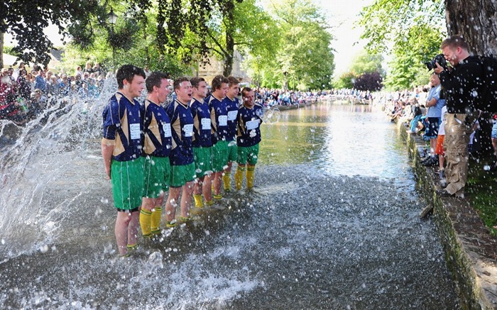 Burton-on-the-Water River Football Match | Amusing Planet